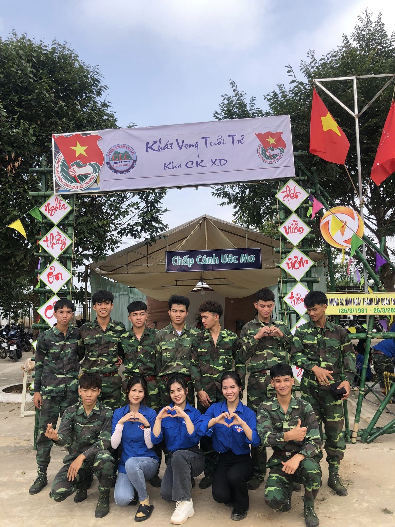 sinh-vien-khoa-ck-xd-tham-gia-hoi-trai - Trường Cao Đẳng Gia Lai